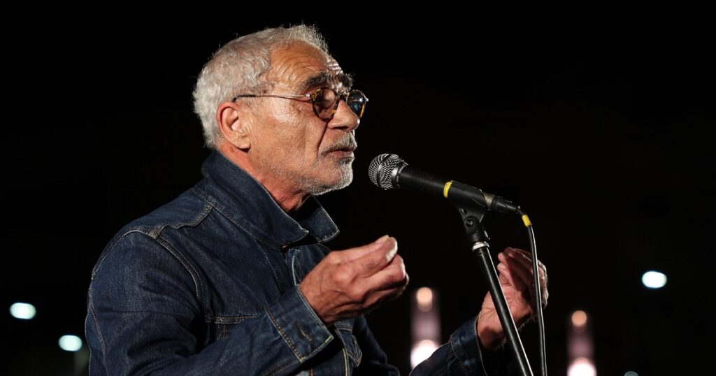Manuel Flores sobe ao palco do “Às Sextas na Praça” em Anadia - Jornal ...